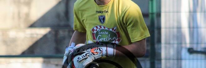 Elísio Pais estreia-se como profissional aos 18 anos pelo Académico de ...