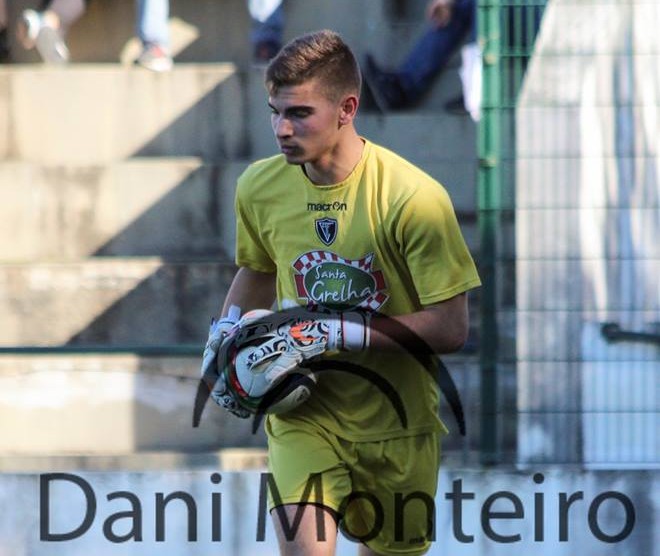 Elísio Pais estreia-se como profissional aos 18 anos pelo Académico de ...
